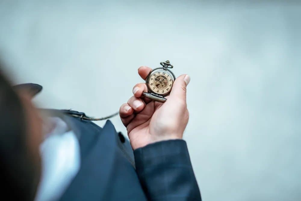 How To Wear A Pocket Watch With A Suit (2 Methods)
